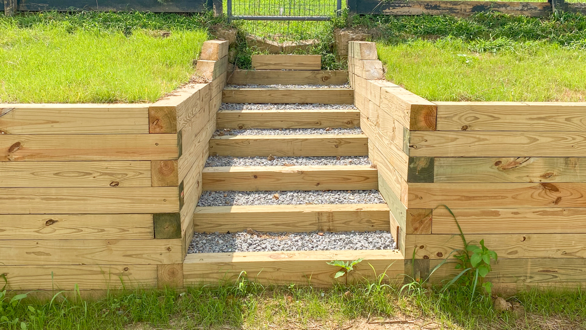 Retaining Wall with Steps Arrington, TN - BedRock Siteworks